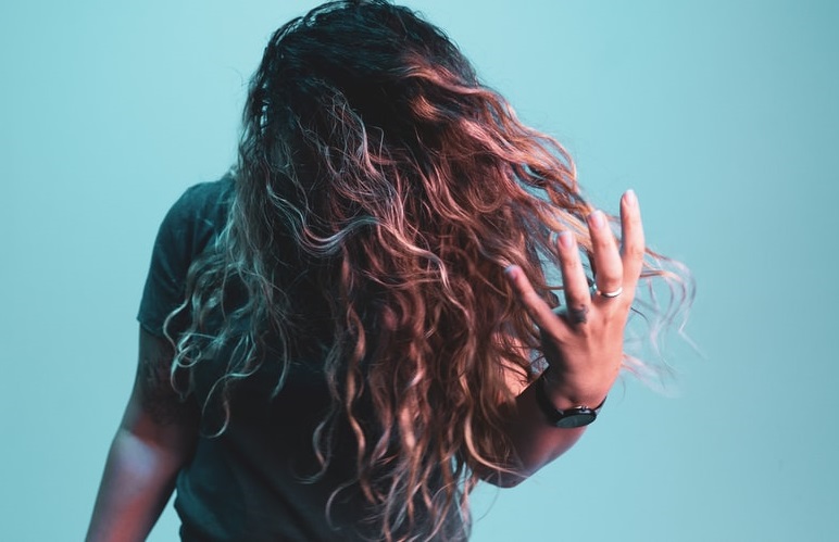 Growing Out Your Hair? How to Prevent Damage and Breakage - Beauty and ...