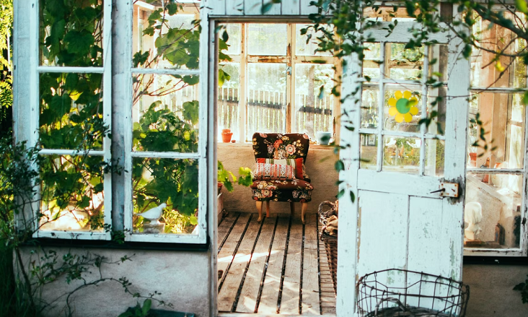 Vintage Home: 5 Benefits to Buying an Older House - Beauty and the Mist