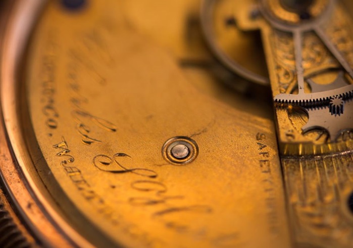 5 Ways to Repair a Malfunctioning Grandfather Clock - Beauty and the Mist